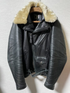 【schott 513UST】オールブラックのワンスターダブルライダースを紹介！荒々しいシボ革で不良っぽくキメる！ - スケオのアメカジ紹介ブログ