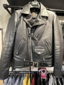 Schottライダースのサイズ選びは肩幅・胸囲・身幅を基準に！試着画像とサイズ表で解説！【ONESTAR TALL】 - スケオのアメカジ紹介ブログ